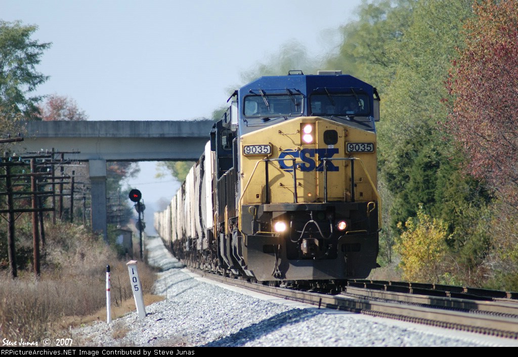 CSX 9035 leads grain train G287